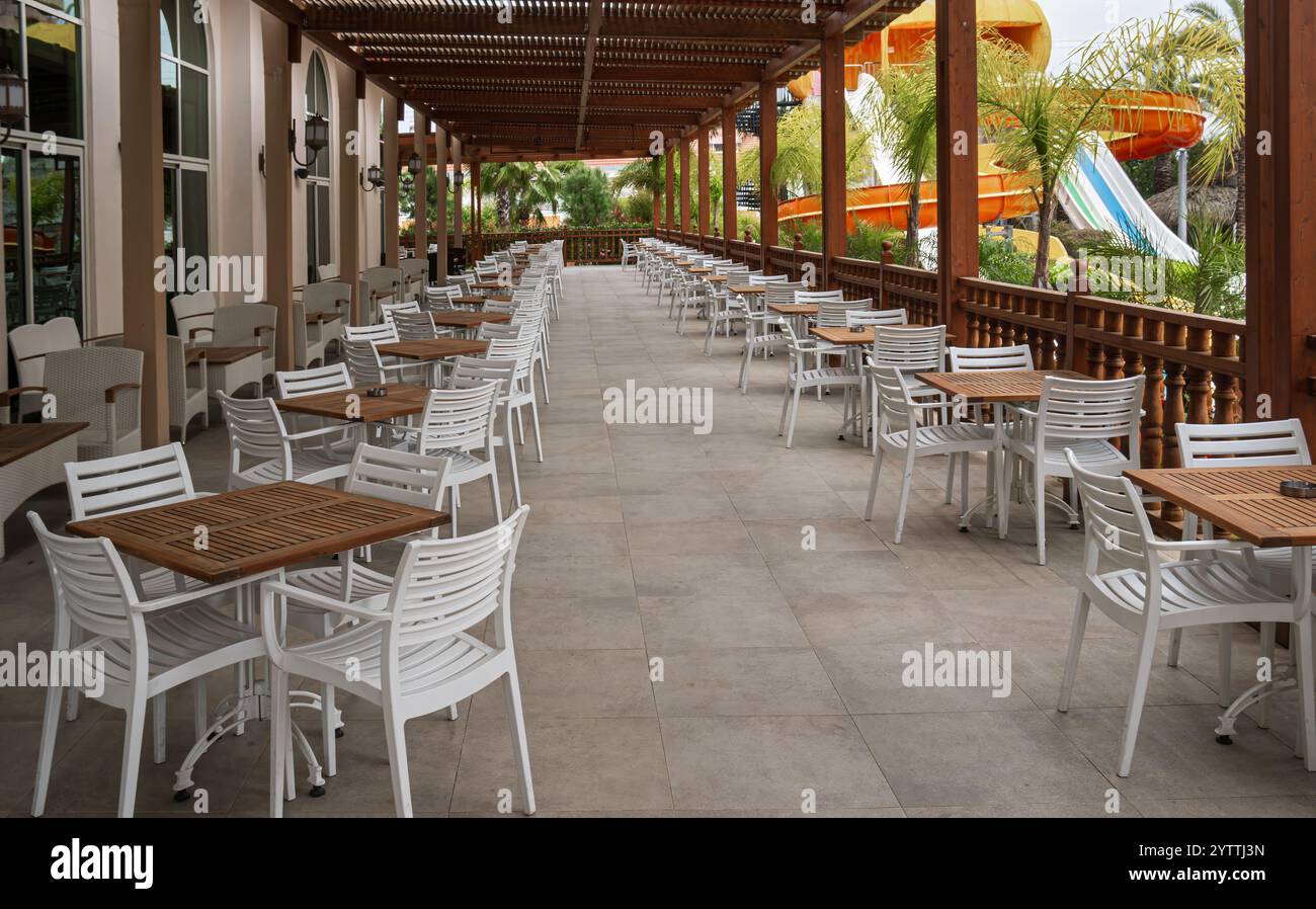 Modern luxury hotel terrace hi-res stock photography and images - Alamy