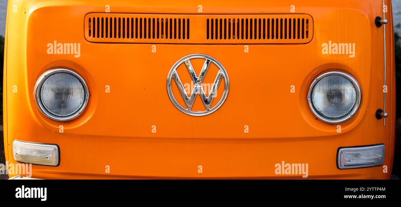 Volkswagen vw camper van hi-res stock photography and images - Alamy