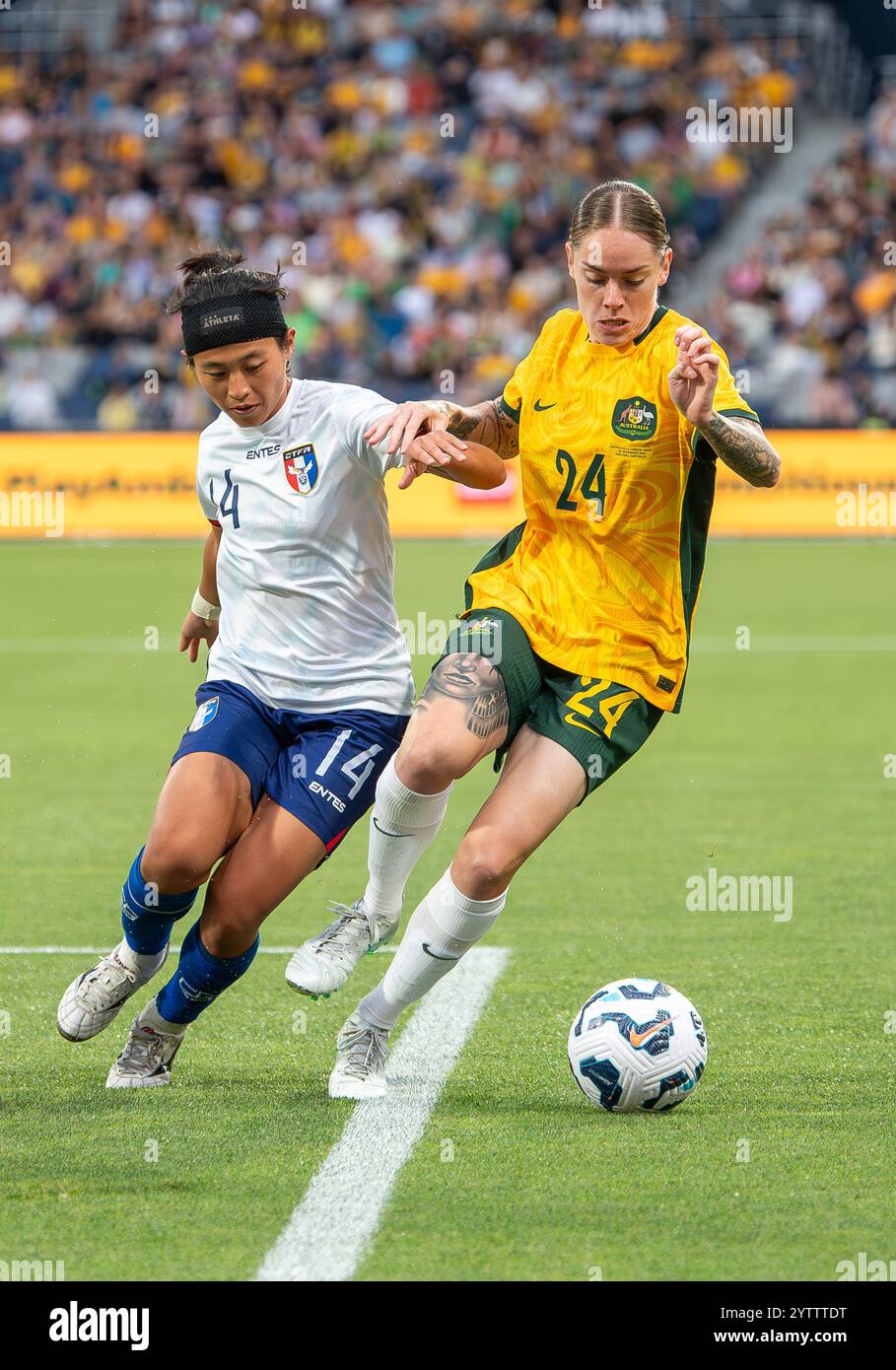 Geelong, Australia. 07th Dec, 2024. Australia's Sharn Freier (R) and ...