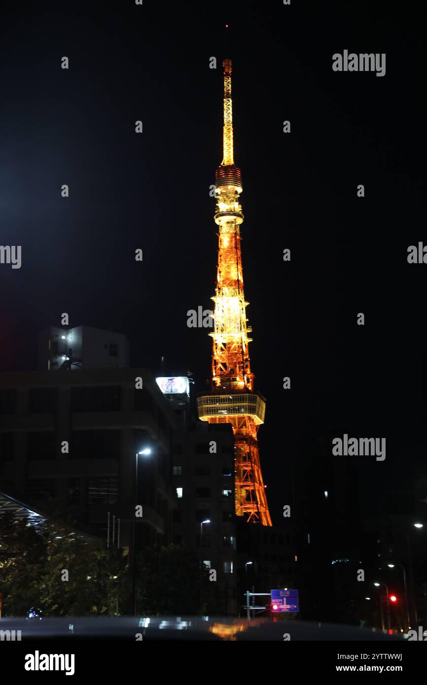 The Tokyo Tower lit up at night - Tokyo, Japan Stock Photo - Alamy