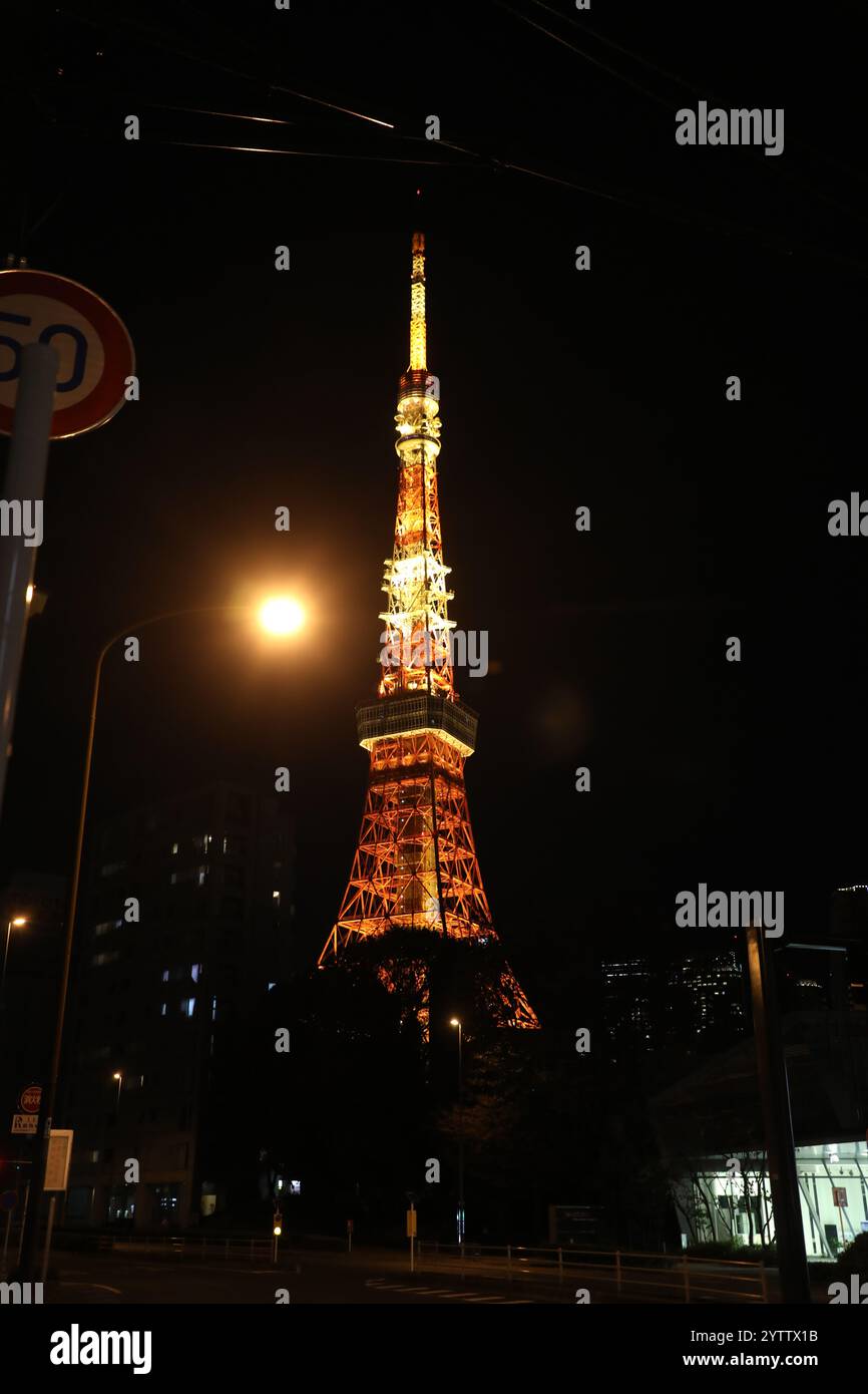 The Tokyo Tower lit up at night - Tokyo, Japan Stock Photo - Alamy