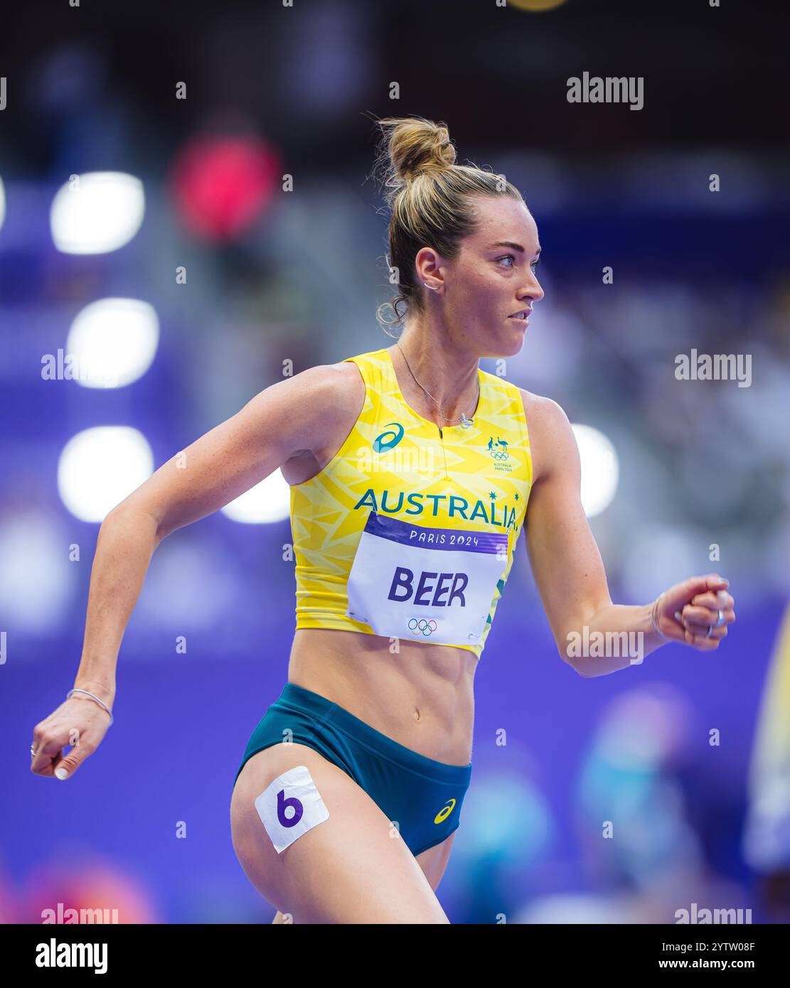 Ellie Beer participating in the 400 meters at the Paris 2024 Olympic ...