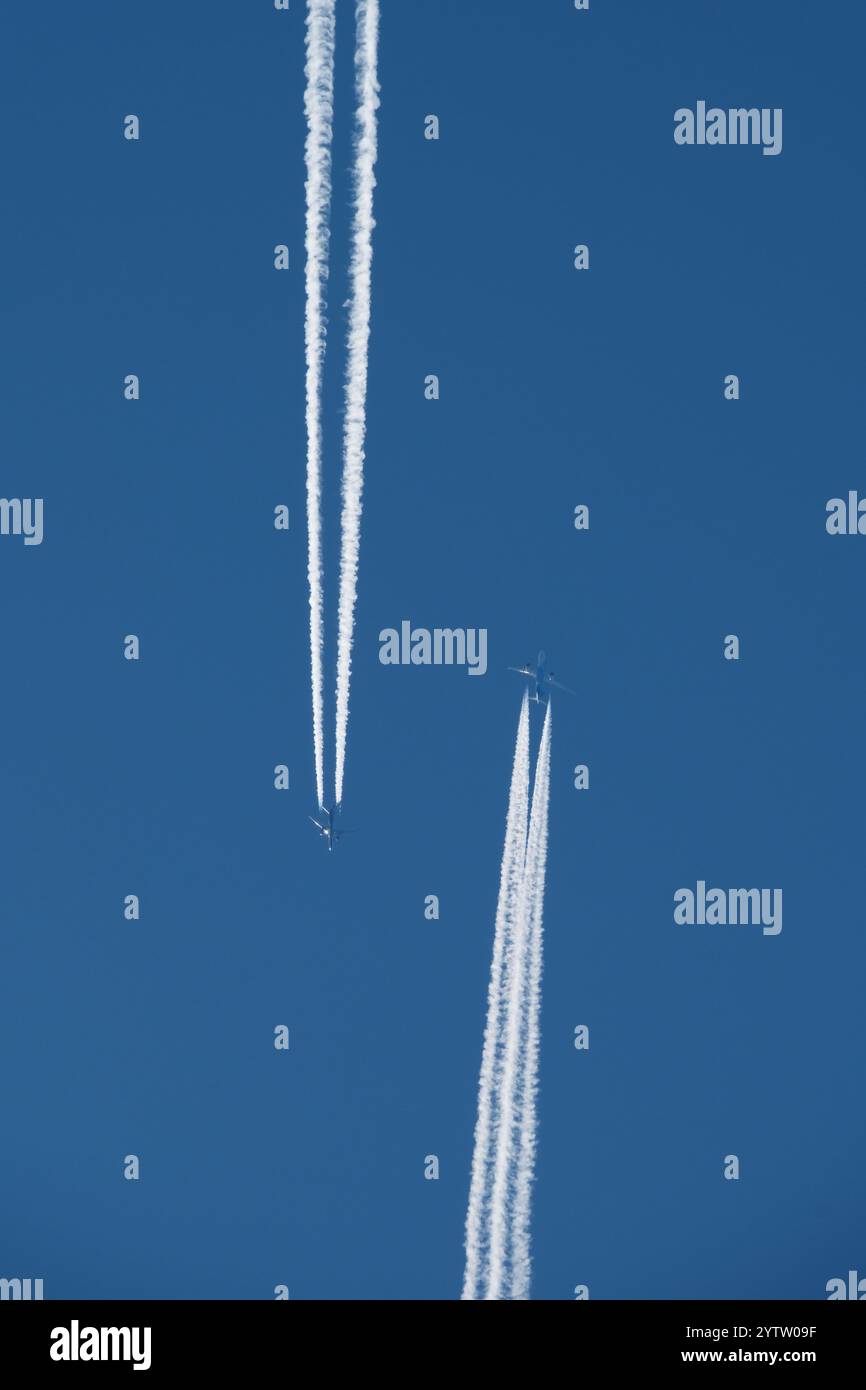 Airplane two flight sky hi-res stock photography and images - Alamy