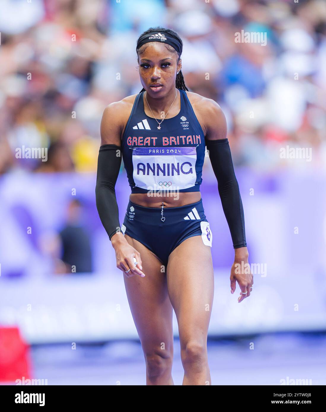 Amber Anning participating in the 400 meters at the Paris 2024 Olympic ...