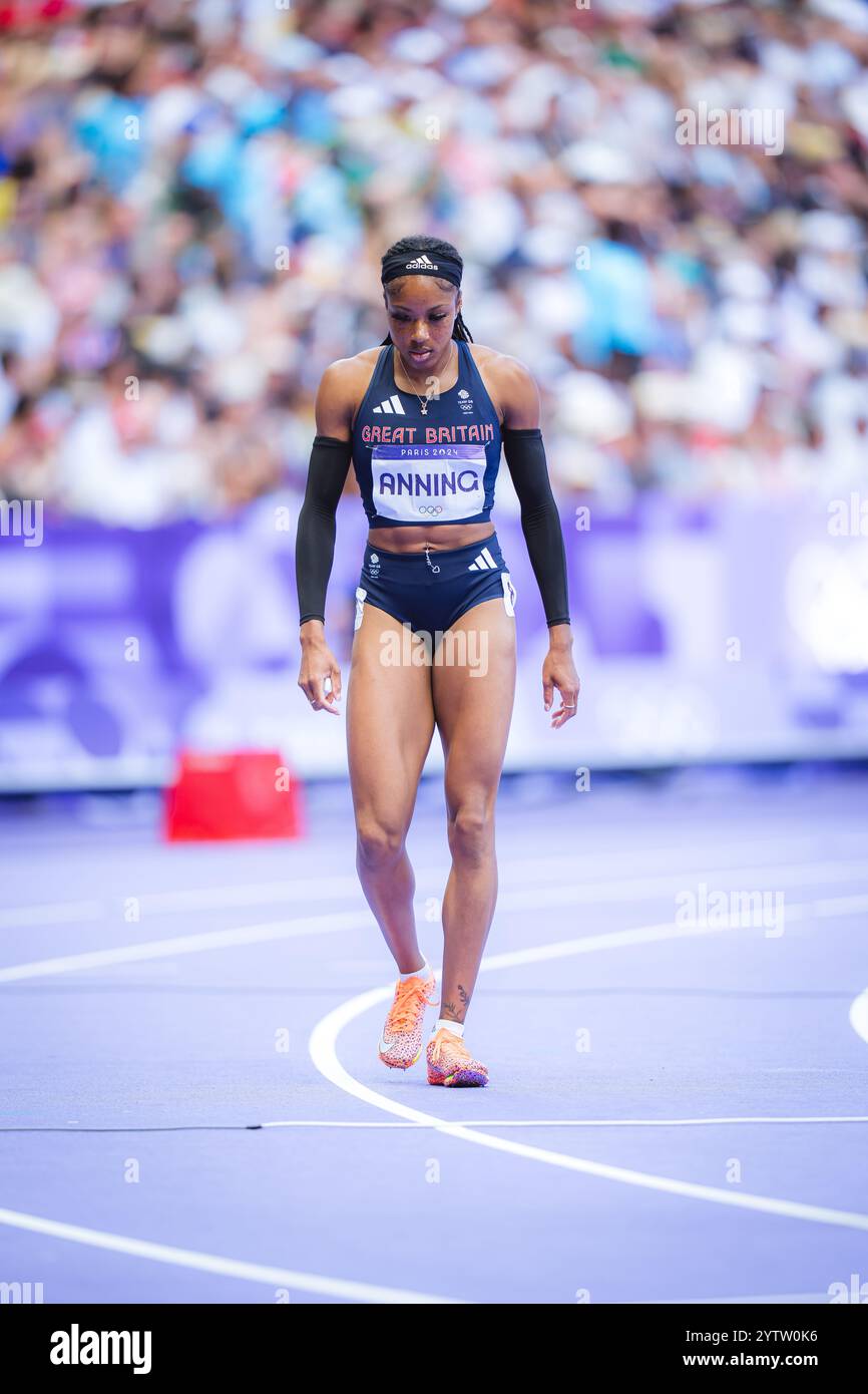 Amber Anning participating in the 400 meters at the Paris 2024 Olympic ...