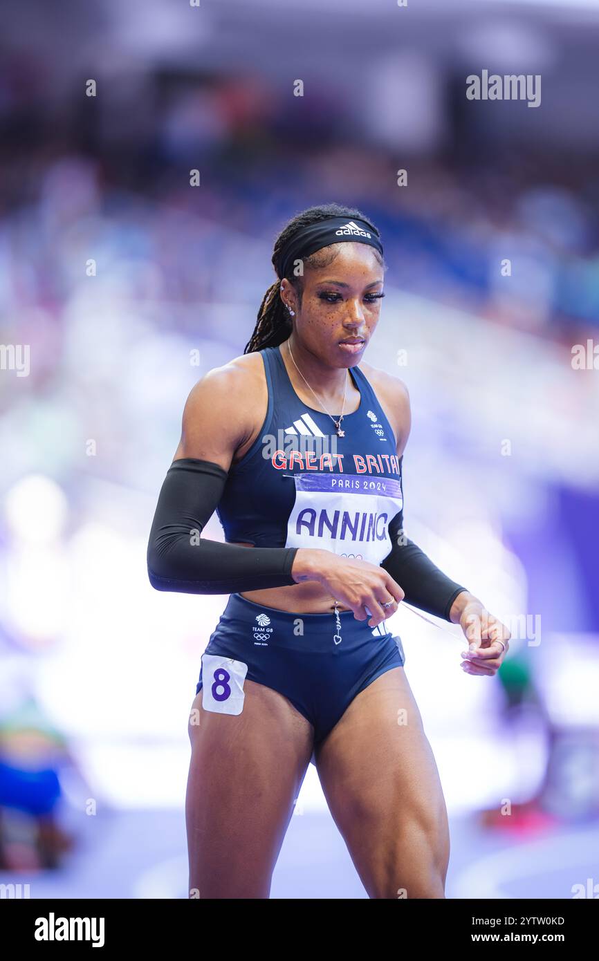 Amber Anning participating in the 400 meters at the Paris 2024 Olympic ...