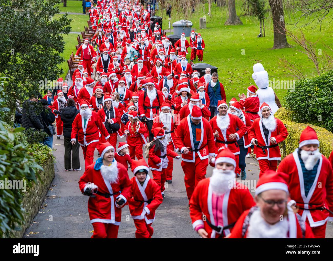 Santa costumes 2024 hi-res stock photography and images - Alamy