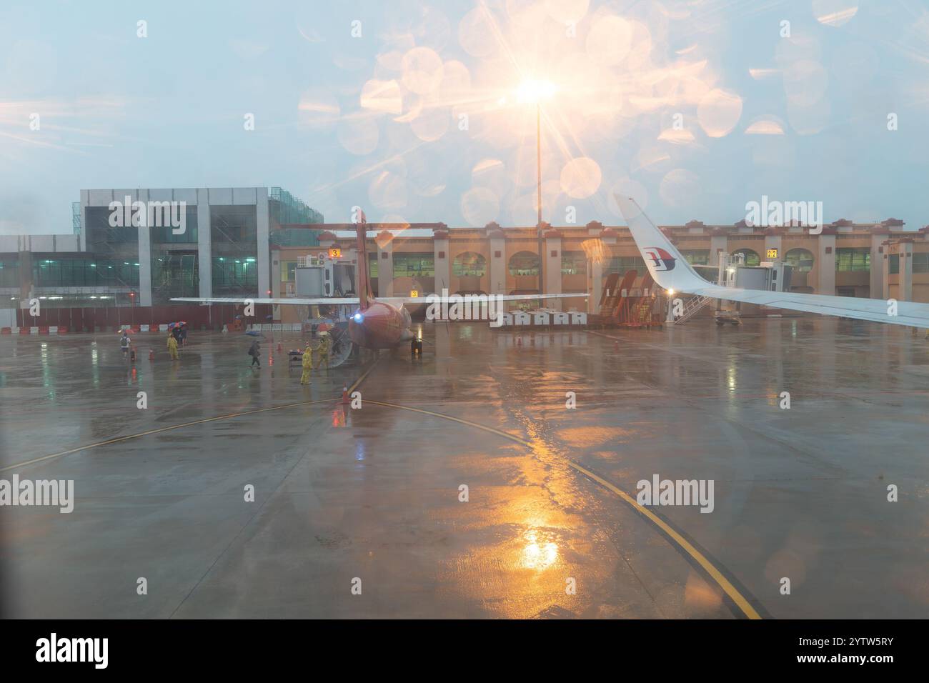 Side view 737 hi-res stock photography and images - Alamy