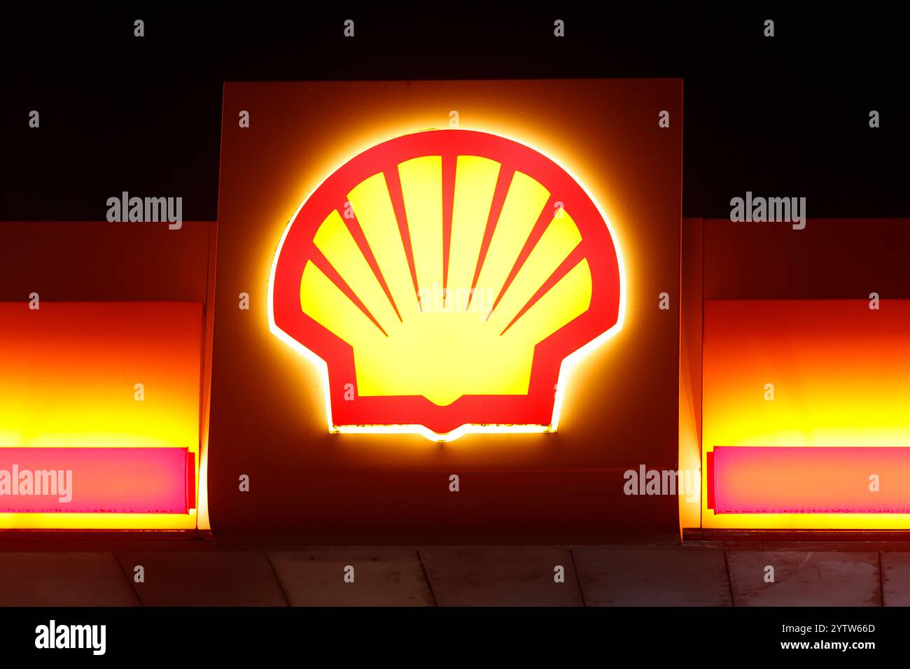 Shell fuel logo Stock Photo - Alamy