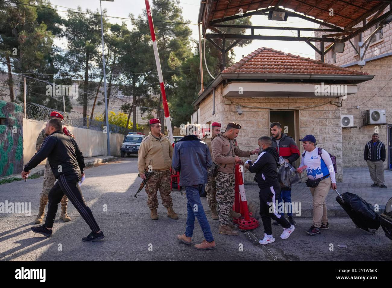 People crosses into Syria through the Masnaa border crossing point in ...