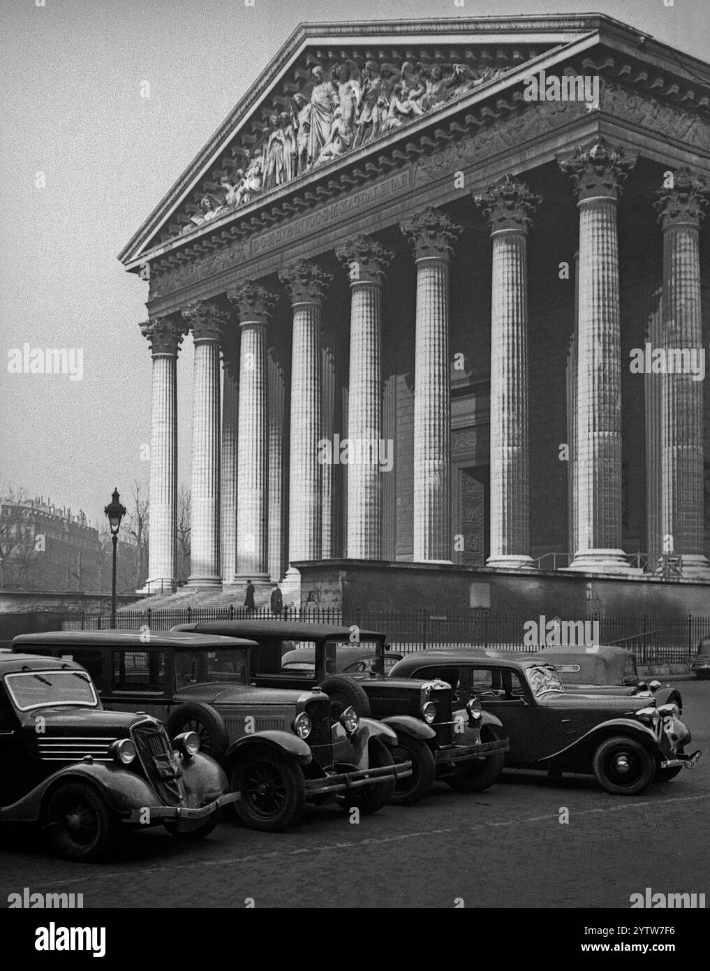 1930s paris facade Black and White Stock Photos & Images - Alamy