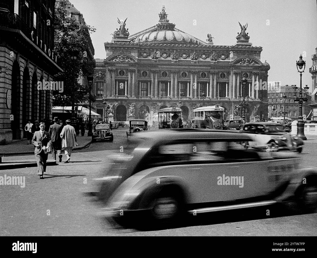 1930s paris cars hi-res stock photography and images - Alamy
