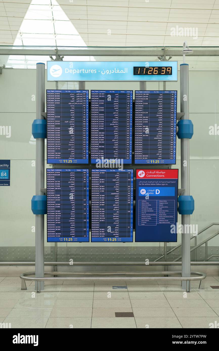 Flight information display system hi-res stock photography and images ...