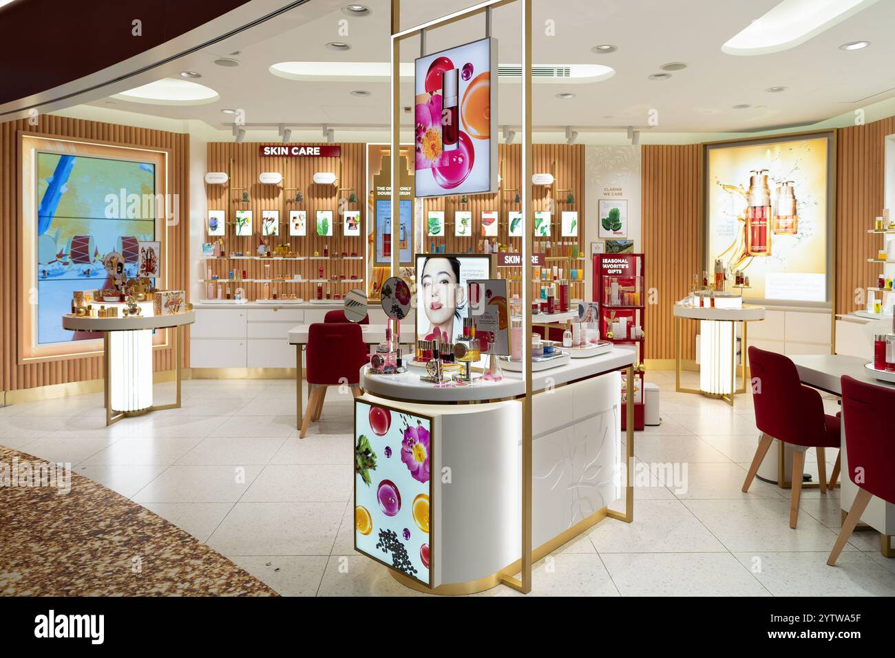Clarins shop hi-res stock photography and images - Alamy