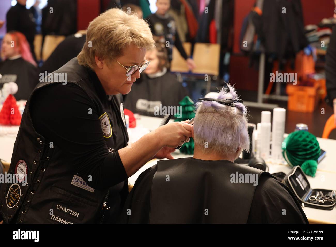 08 December 2024, Thuringia, Erfurt: Hairdresser Sandra Risch-Rackwitz ...