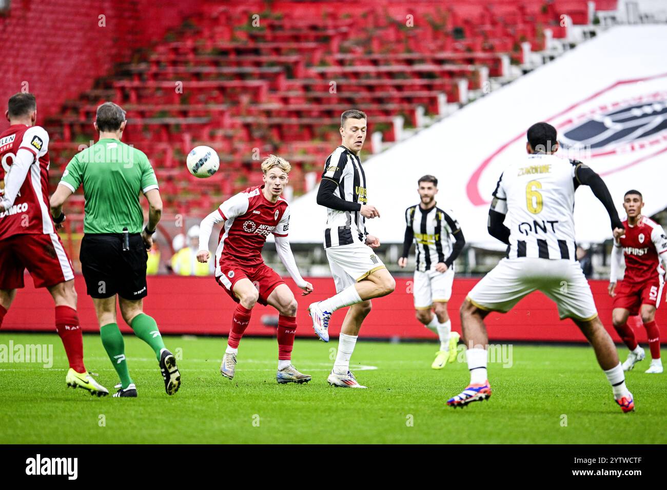 Antwerpen, Belgium. 08th Dec, 2024. Antwerp's Kobe Corbanie and ...