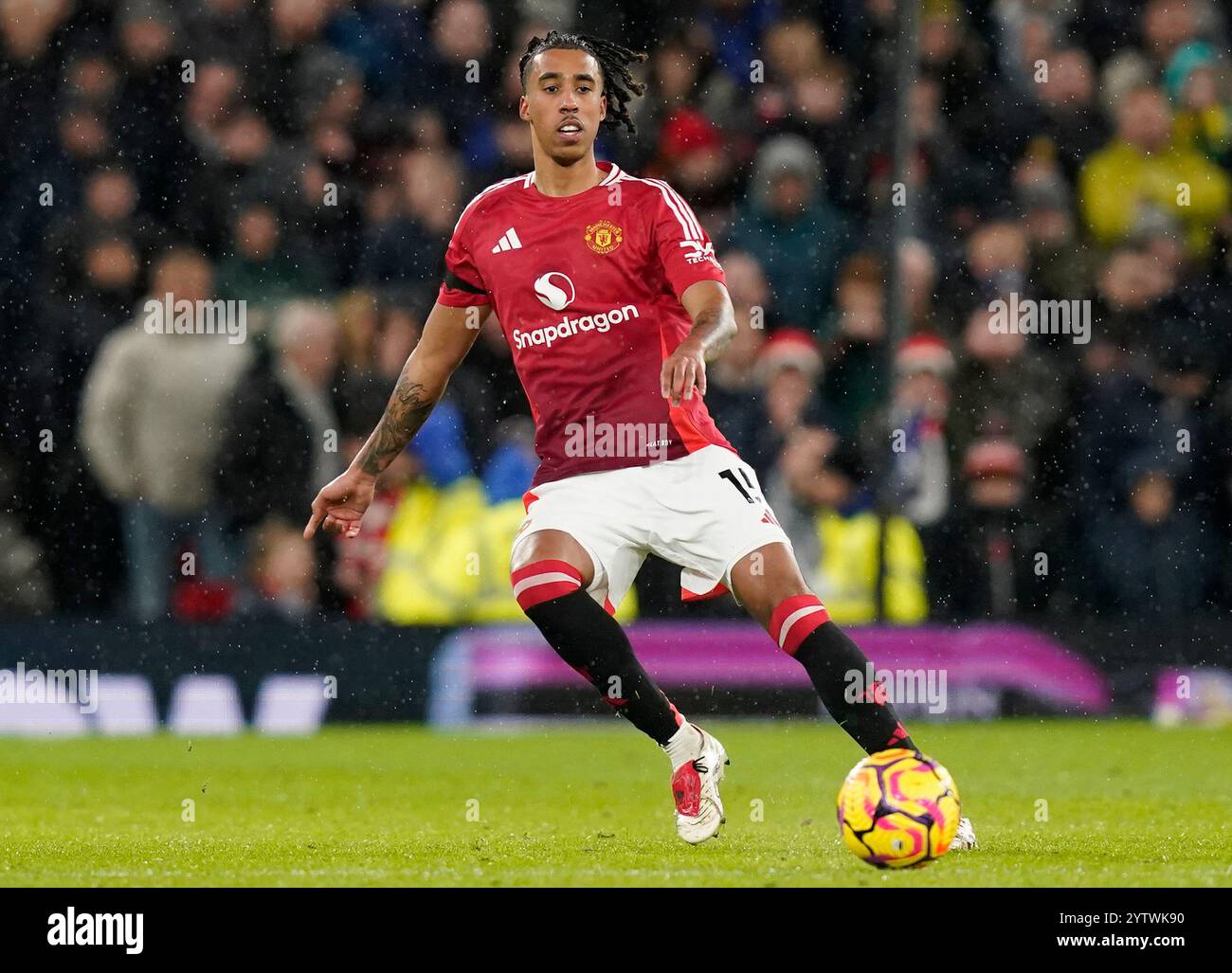 Leny yoro 2024 manchester united hi-res stock photography and images ...