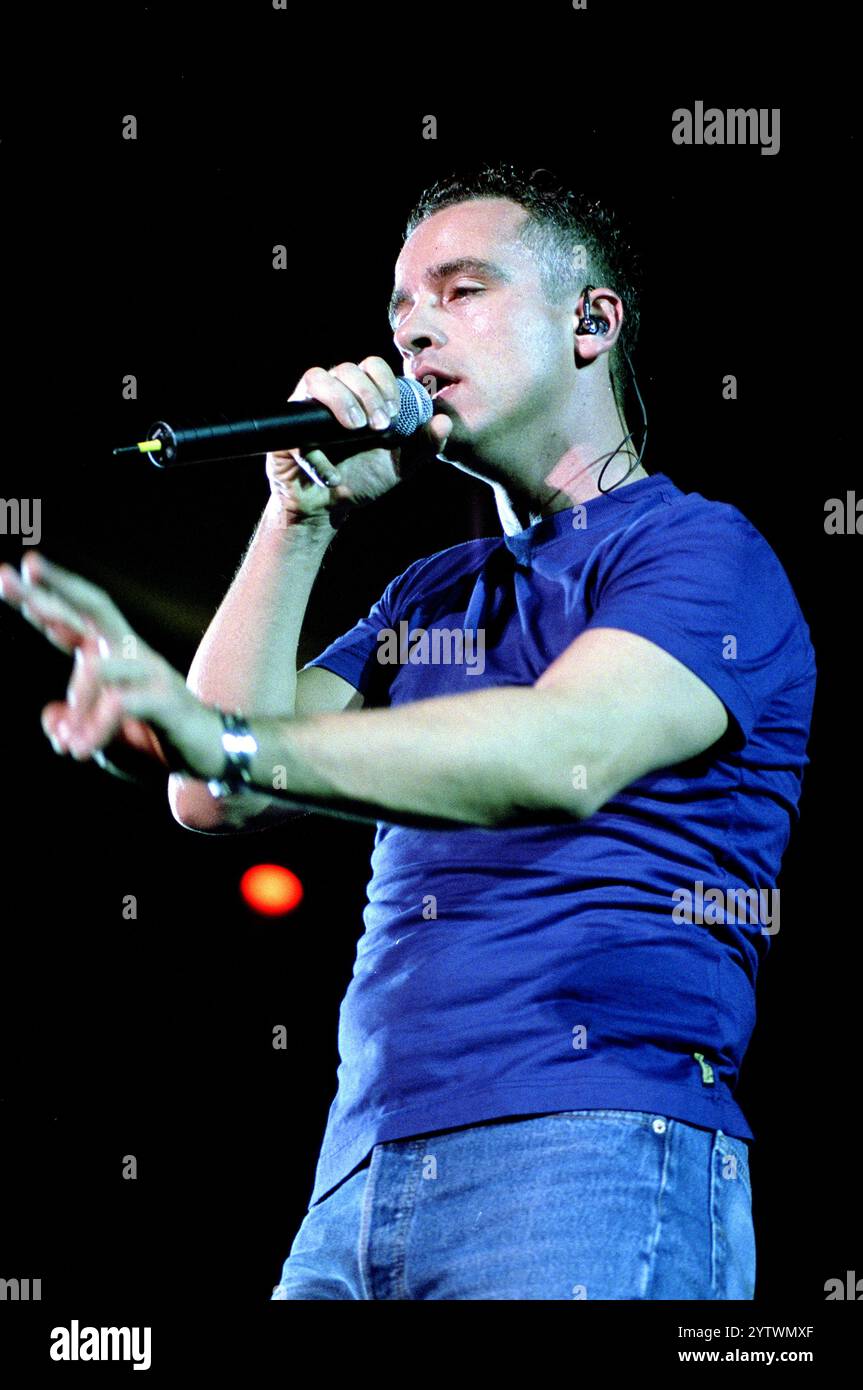 Milan Italy 05/05/2001 : Eros Ramazzotti,Italian singer, during the ...