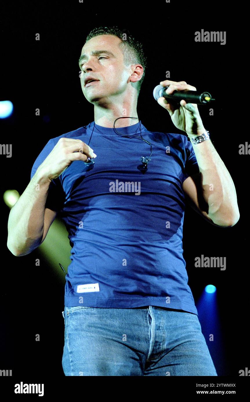 Milan Italy 05/05/2001 : Eros Ramazzotti,Italian singer, during the ...
