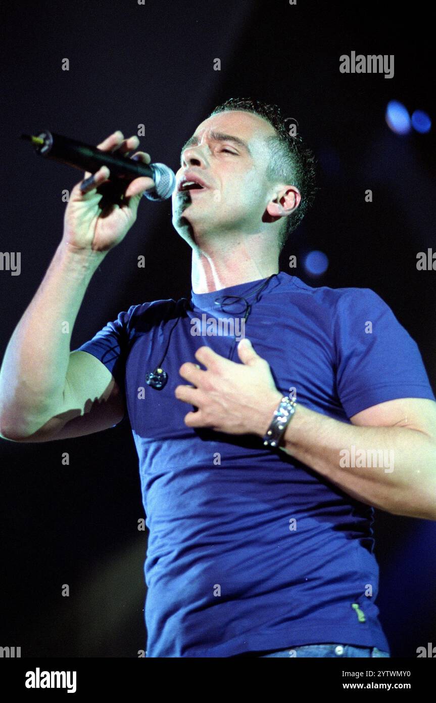 Milan Italy 05/05/2001 : Eros Ramazzotti,Italian singer, during the ...