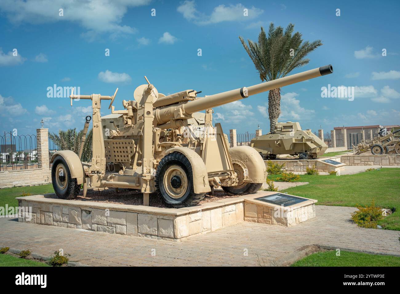 German anti aircraft gun north africa hi-res stock photography and images - Alamy