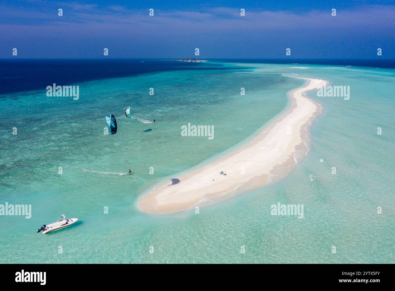 Sandbank, Island, Kite surfer, Rhasdoo Atoll, Indian Ocean, Maldives ...
