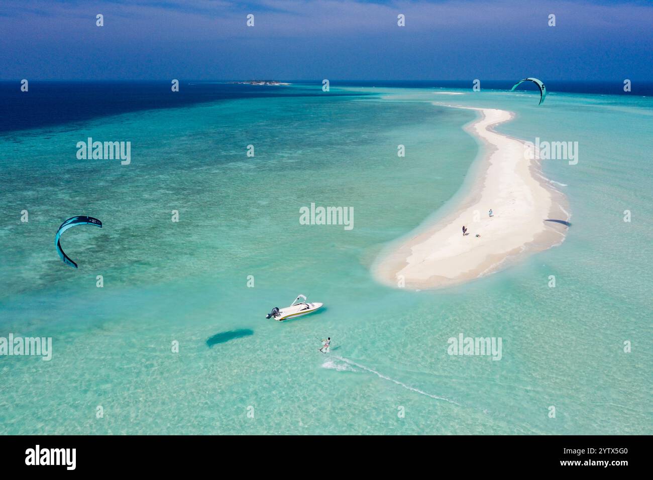 Aerial view sandbank lagoon maldives hi-res stock photography and ...