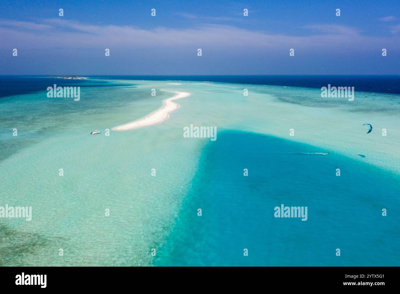 Sandbank, Island, Kite surfer, Rhasdoo Atoll, Indian Ocean, Maldives ...