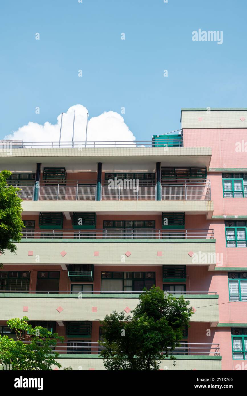 Retro apartment building hi-res stock photography and images - Alamy