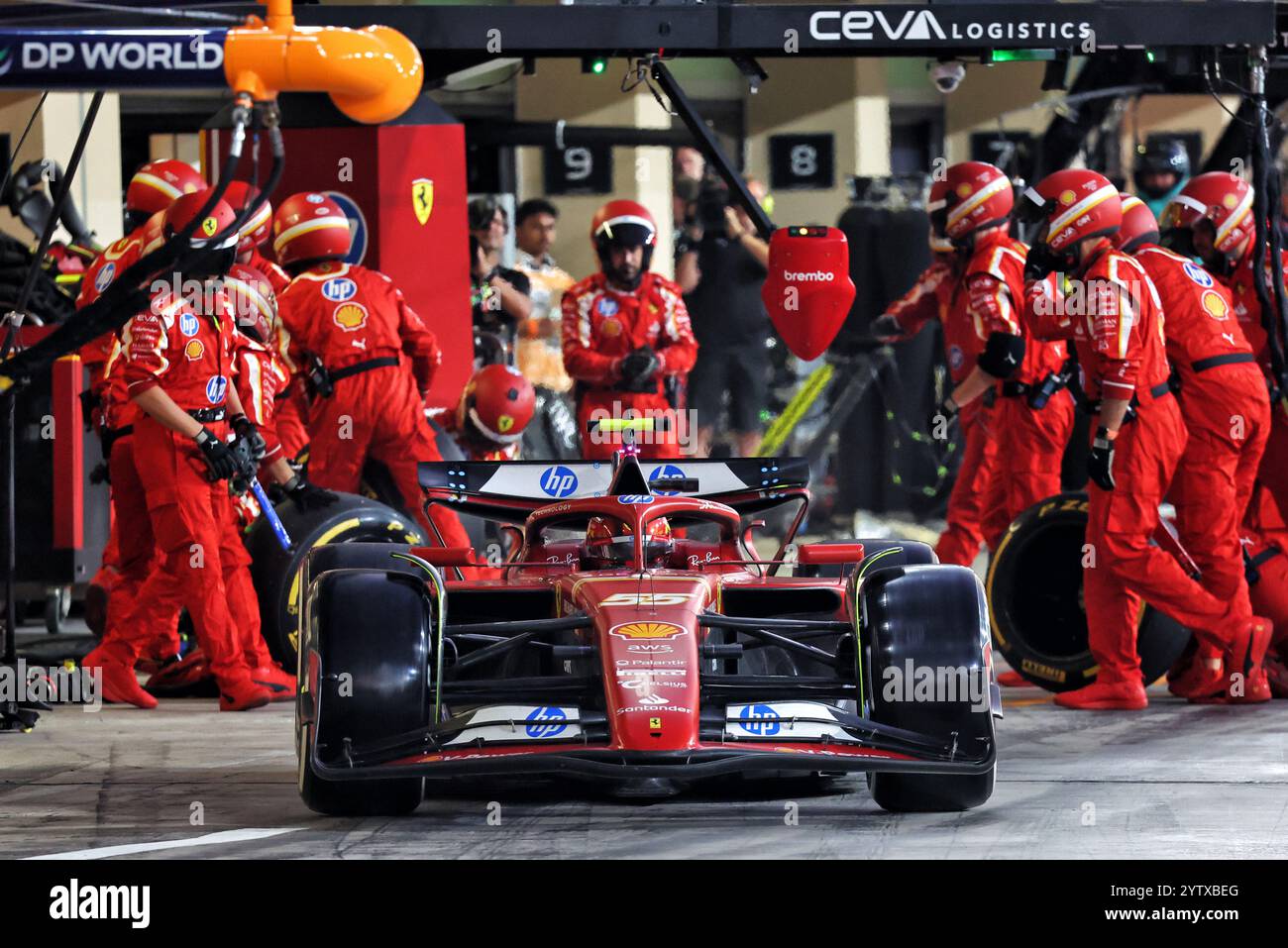 Abu Dhabi, Abu Dhabi. 08th Dec, 2024. Carlos Sainz Jr (ESP) Ferrari SF-24 makes a pit stop. 08. ...