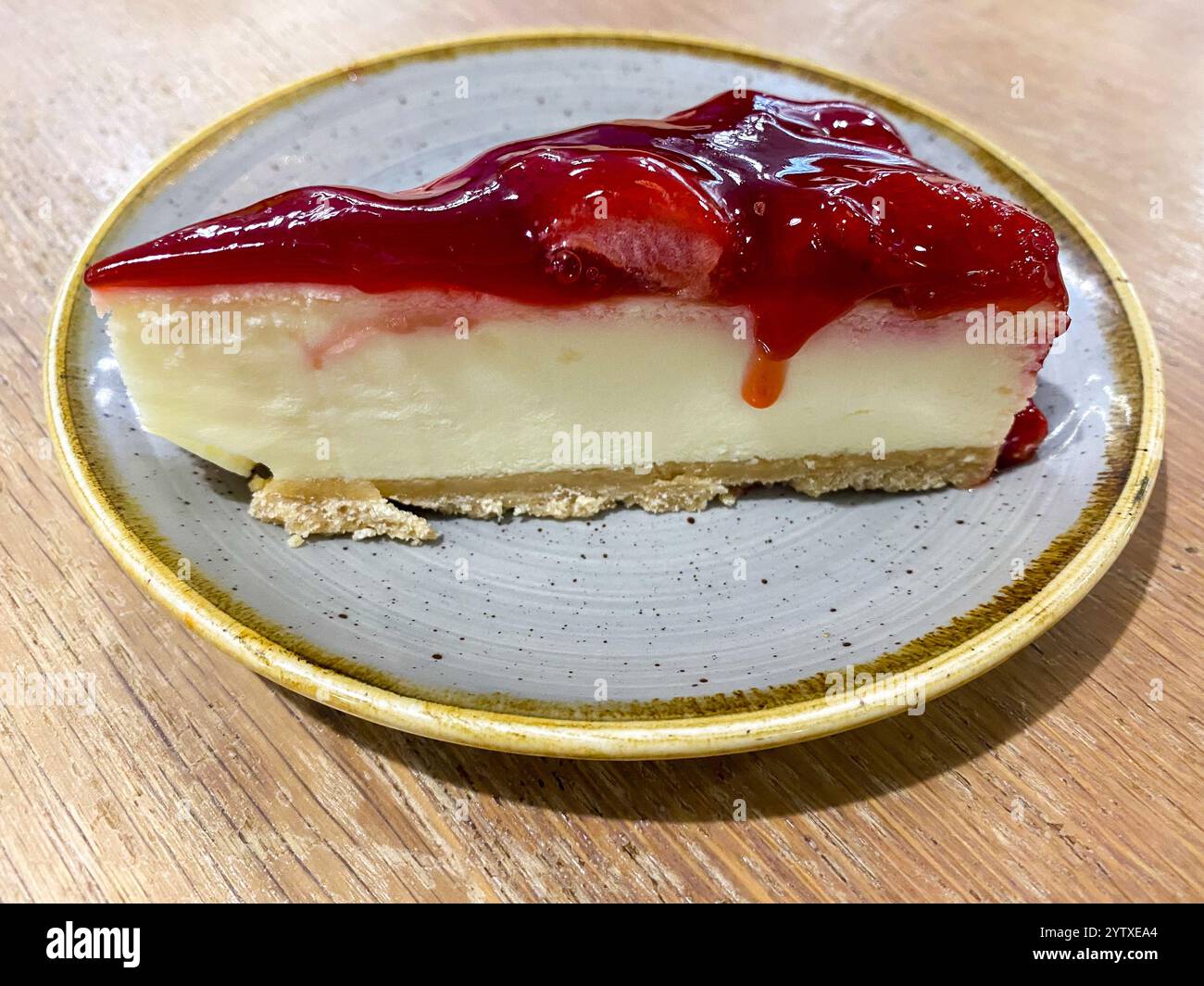 Cheesecake slice dessert fresh smartphone stock photos and images - Alamy
