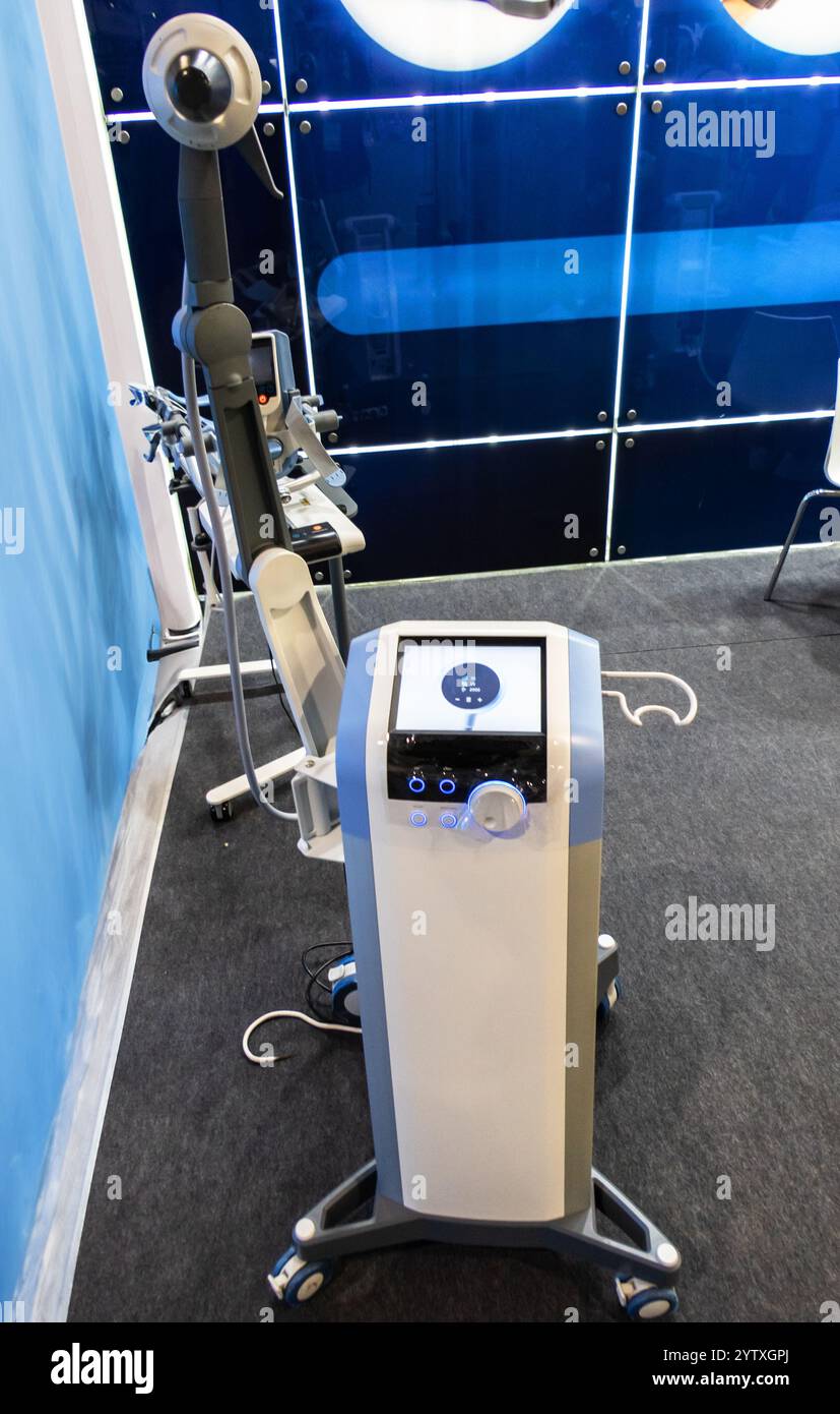 Apparatus for continuous and pulsed microwave therapy Stock Photo - Alamy