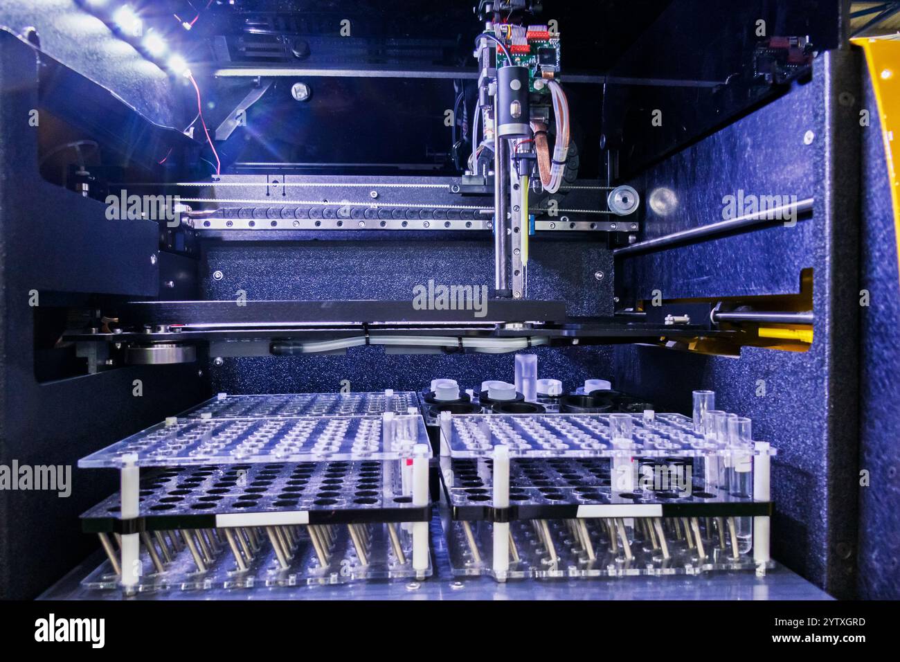 Immunochemiluminescent analyzer hi-res stock photography and images - Alamy