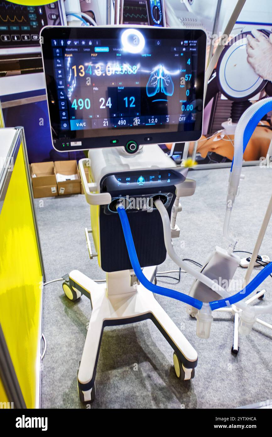 Portable medical ventilator hi-res stock photography and images - Alamy