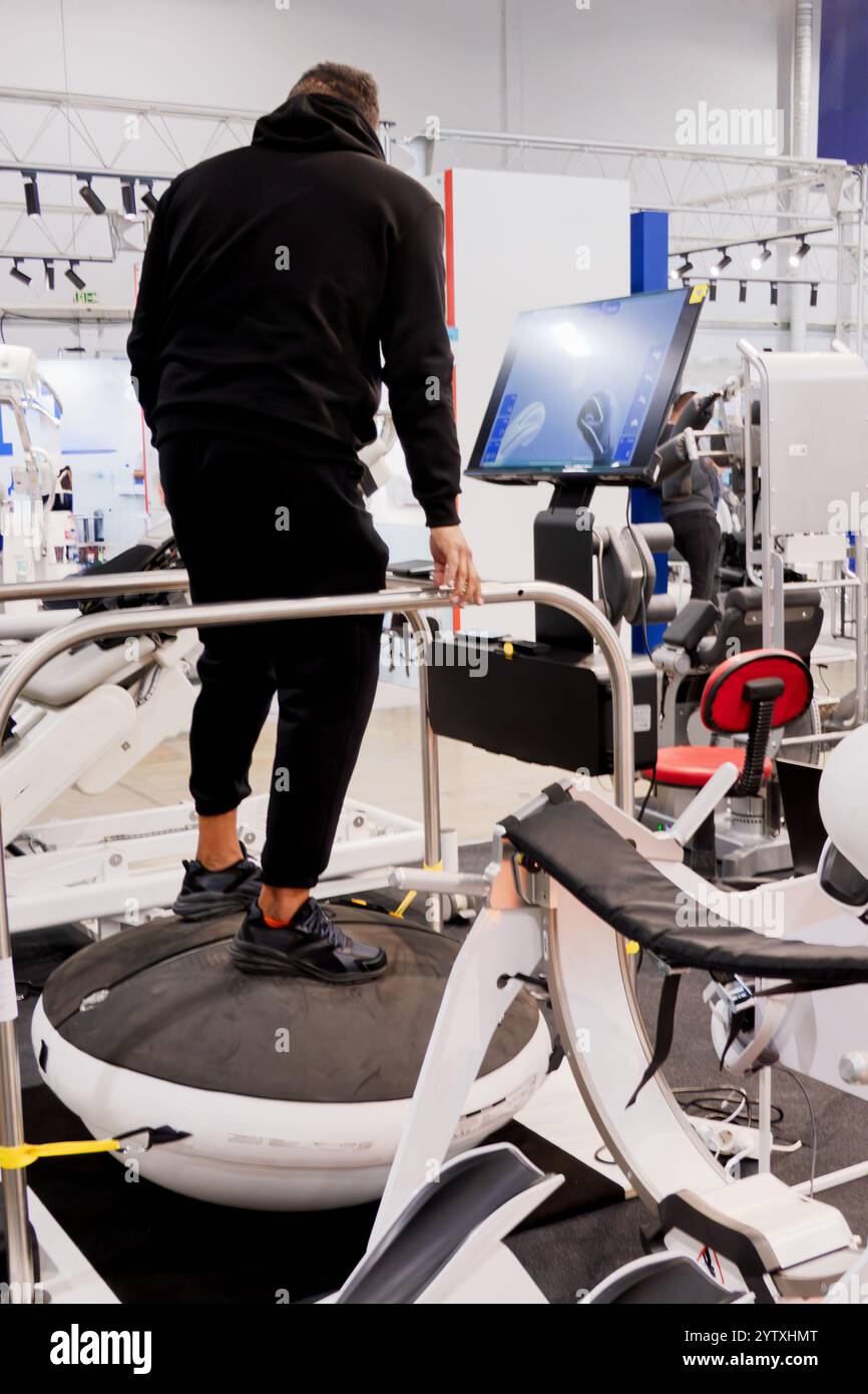Sports simulator for rehabilitation of people with musculoskeletal ...