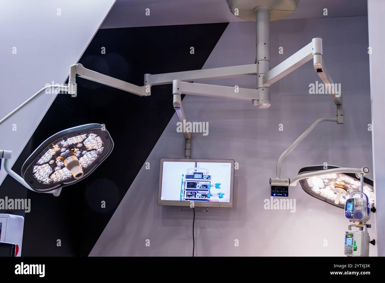 Operating room essentials hi-res stock photography and images - Alamy