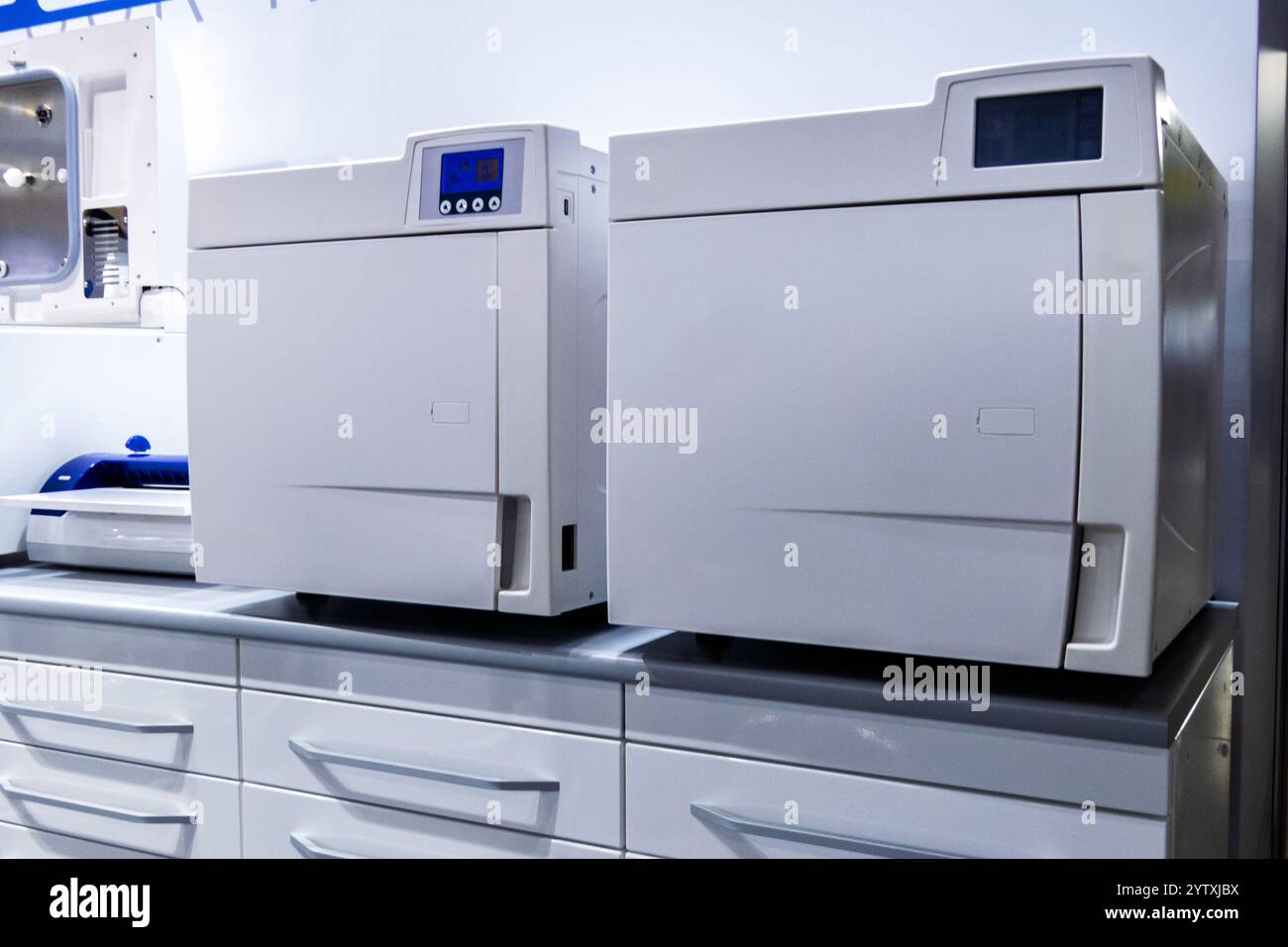 Apparatus for washing, ultrasonic cleaning, thermal disinfection and ...