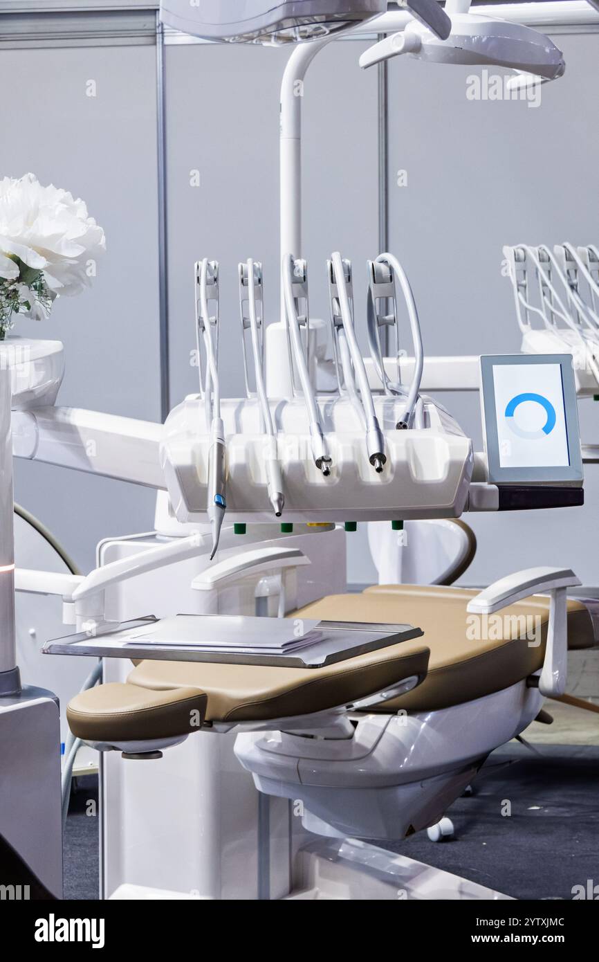 Dental unit with instrument holder with working position fixation and ...