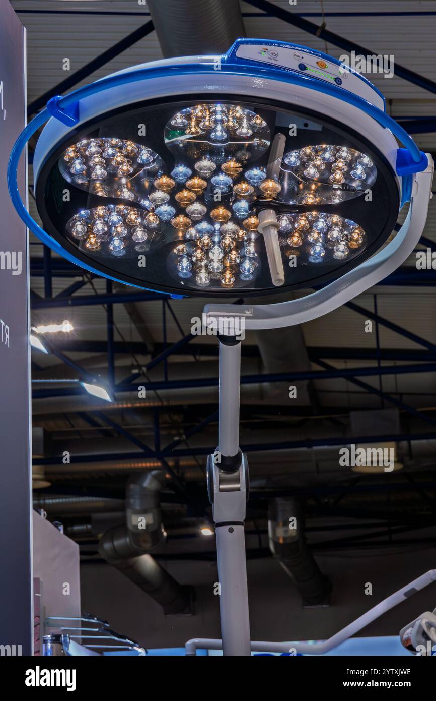 LED surgical lamp. Lighting unit for the operating room Stock Photo - Alamy