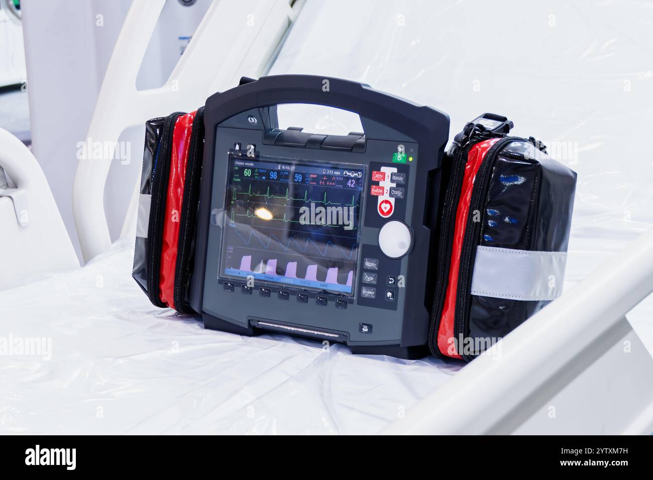 Patient monitoring system hi-res stock photography and images - Alamy