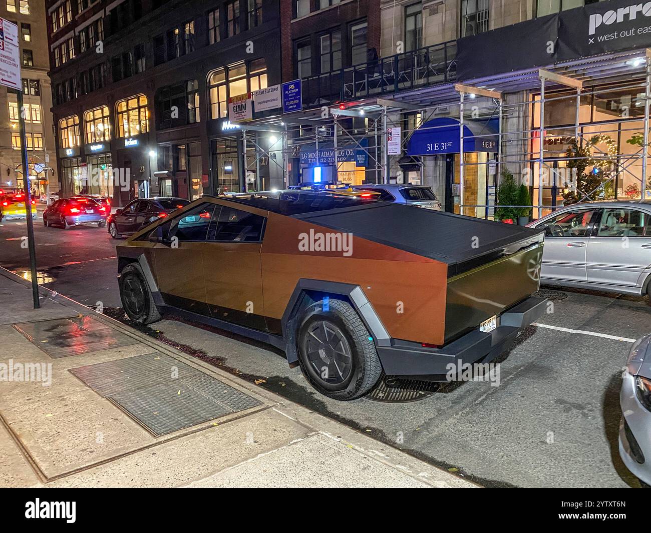 Tesla cybertruck roadster hi-res stock photography and images - Alamy