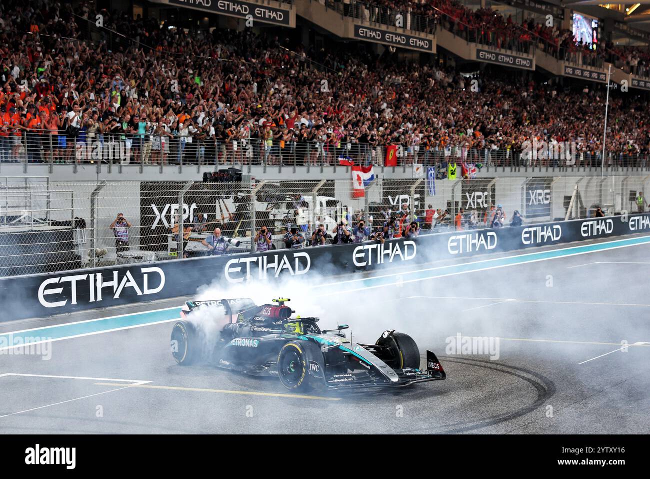 Abu Dhabi, Abu Dhabi. 08th Dec, 2024. Fourth placed Lewis Hamilton (GBR ...