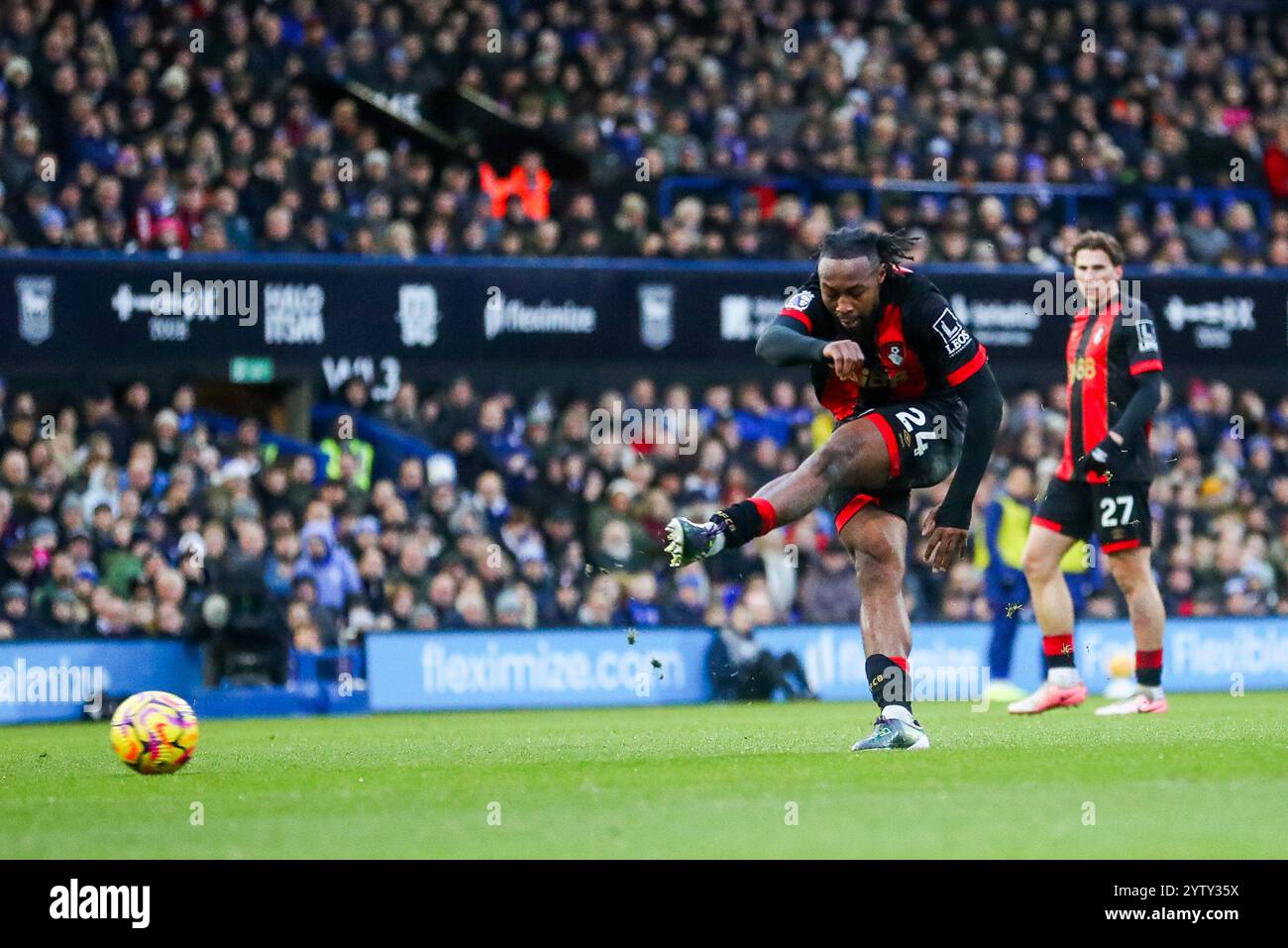 Antoine Semenyo of AFC Bournemouth shoots during the Premier League ...