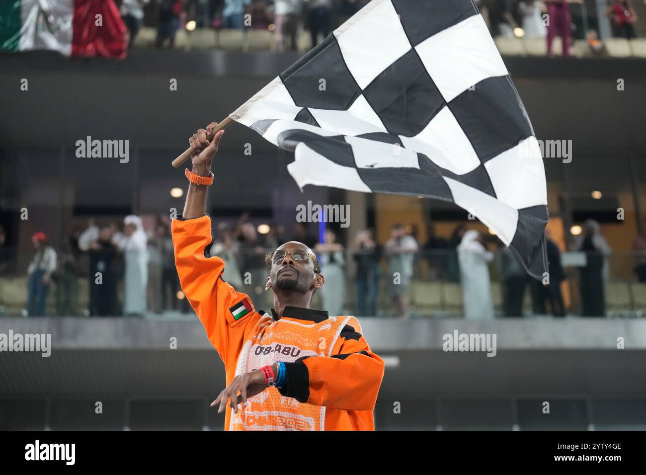 American rapper Snoop Dog waves the checkered flag after the Formula ...