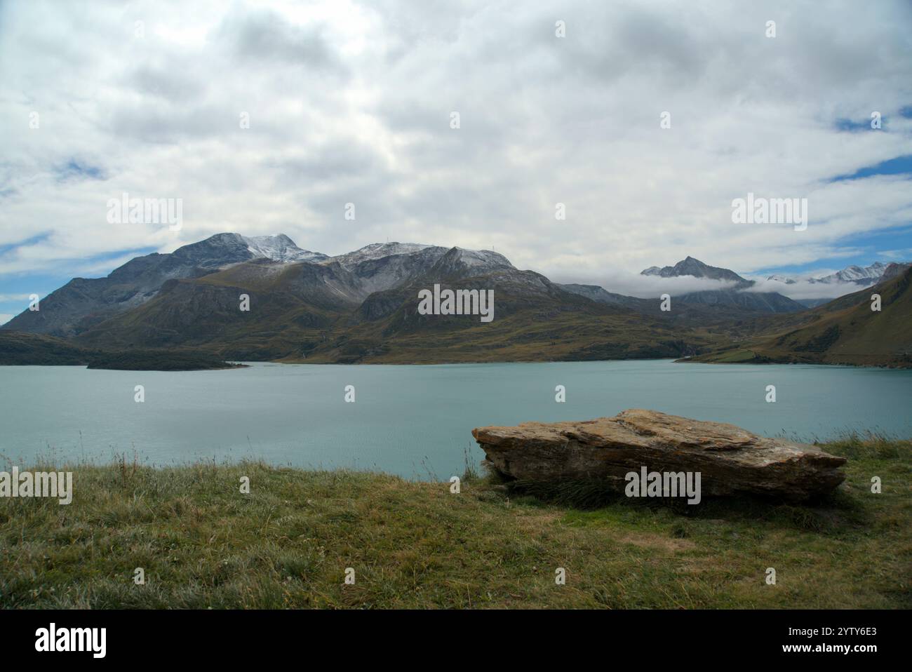 Tranquil lake scenery hi-res stock photography and images - Alamy