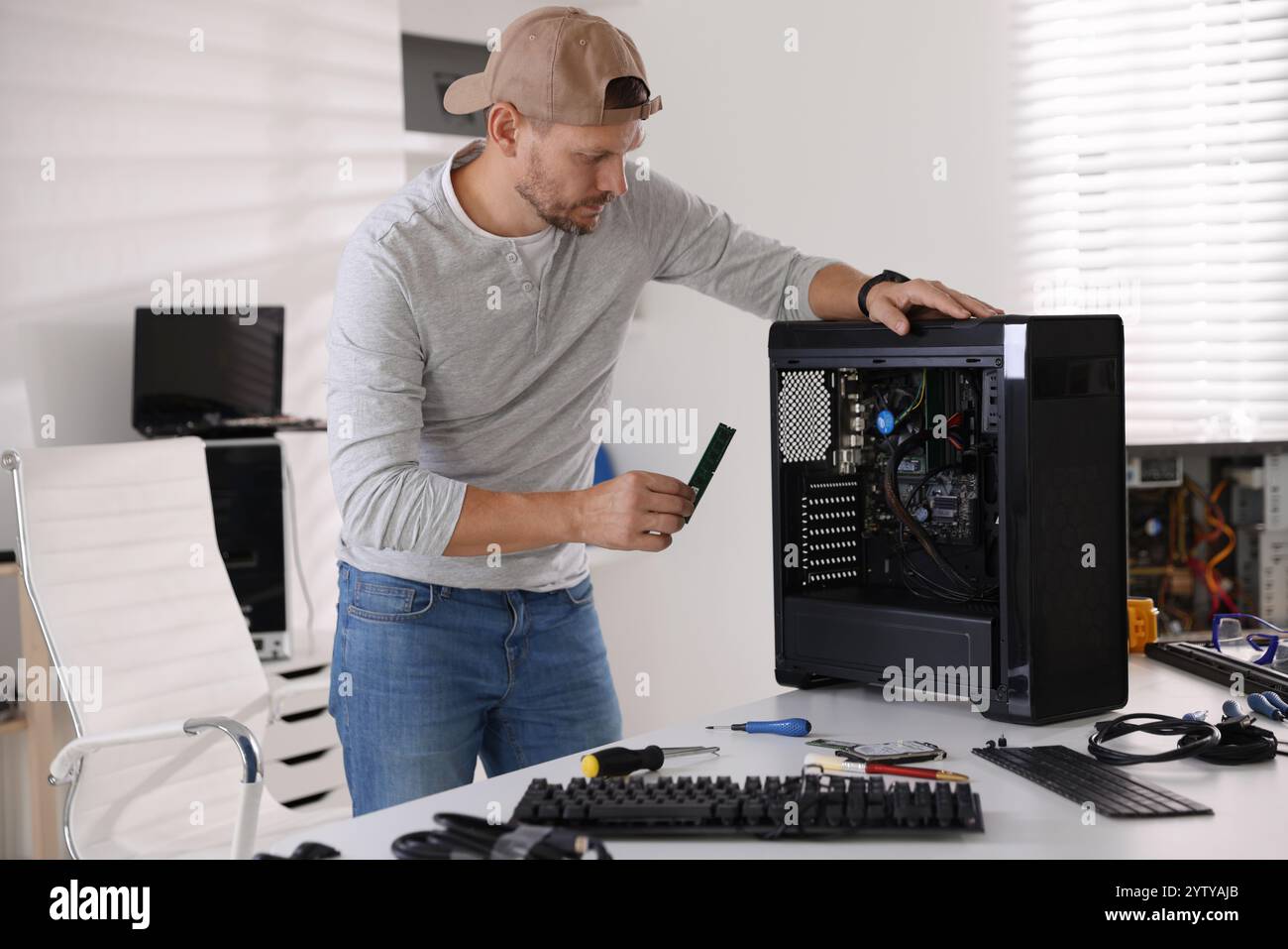 Man assembling new computer hi-res stock photography and images - Alamy