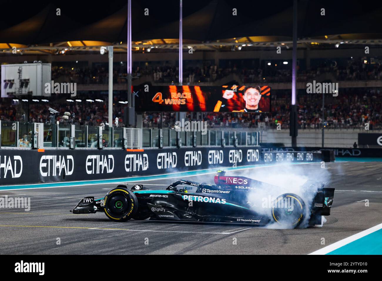 44 HAMILTON Lewis (gbr), Mercedes AMG F1 Team W15, action donuts donut ...