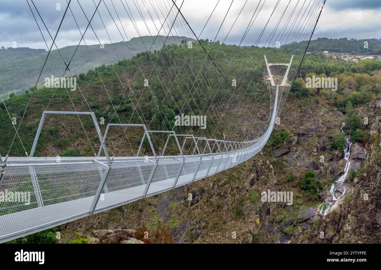 516 bridge portugal hi-res stock photography and images - Alamy