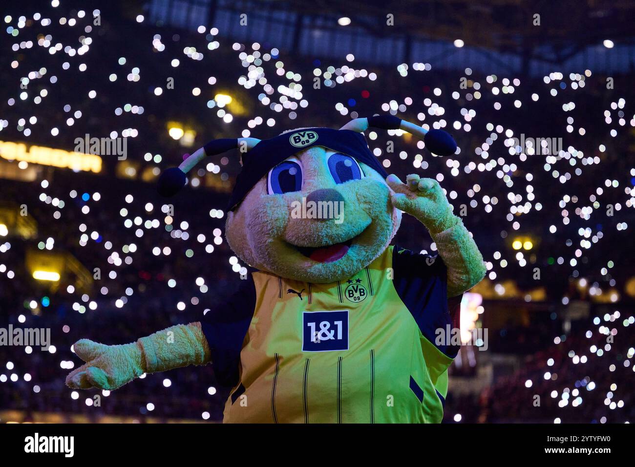 08 December 2024, North Rhine-Westphalia, Dortmund: Mascot Emma sings ...