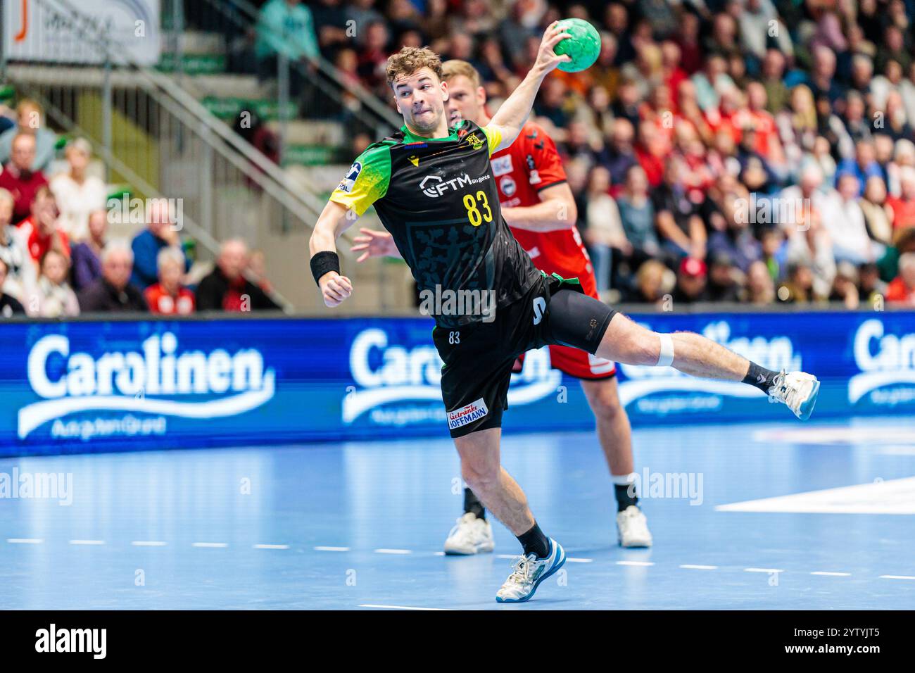 Pierre Busch (VfL Eintracht Hagen, #83) beim Siebenmeter / 7 Meter Wurf ...